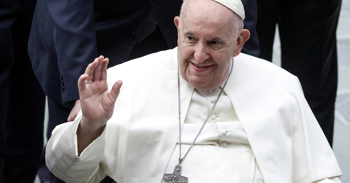 Paven er indlagt med alvorlig sygdom: Så slemt står det til