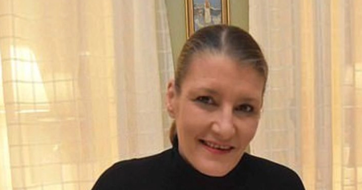 Isabel har ledt efter sin far i 30 år: Så støder hun på et billede, som ...