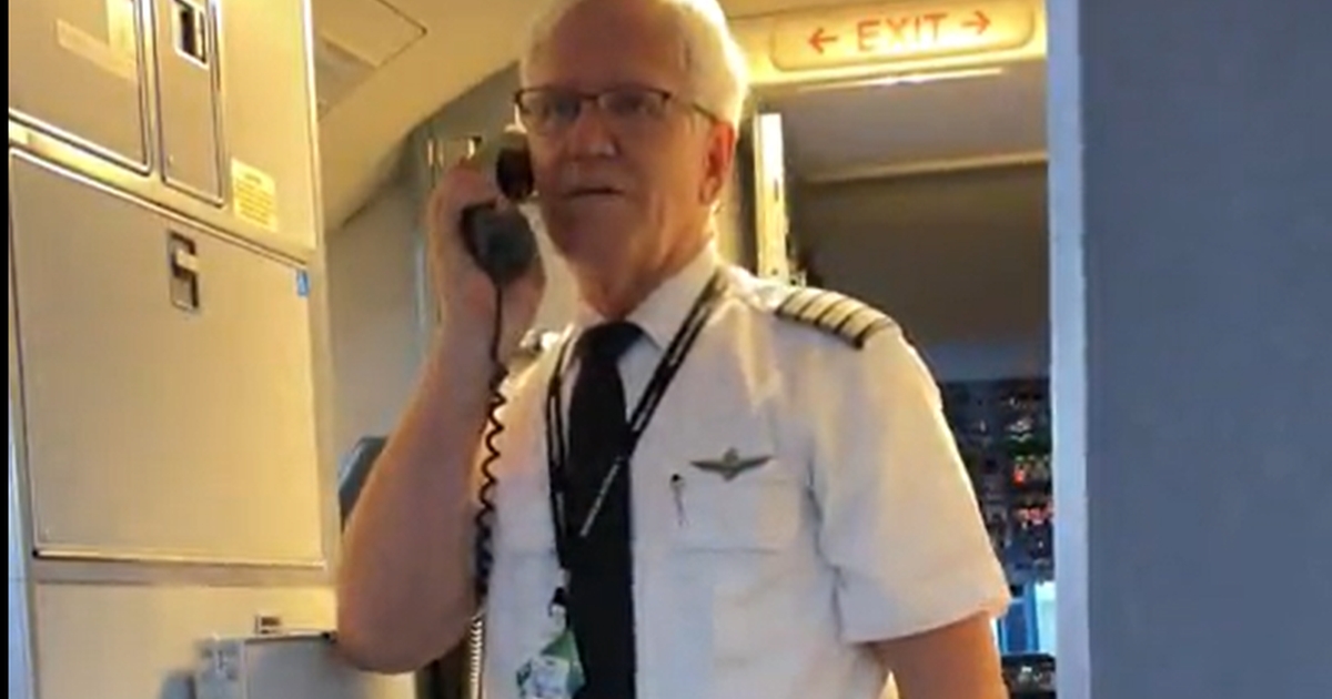 Watch the touching farewell: Pilot bids farewell after 32 years of ...