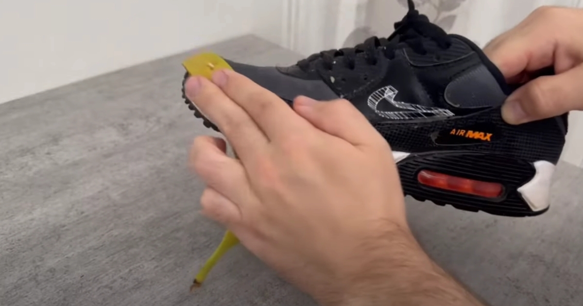 Han gnir et bananskall på skoene: 15 minutter senere kan han ikke tro ...