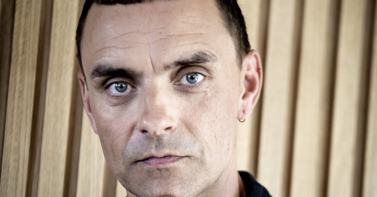 Han vandt X Factor i sin debutsæson: Nu sætter Simon Kvamm ord på fremtiden