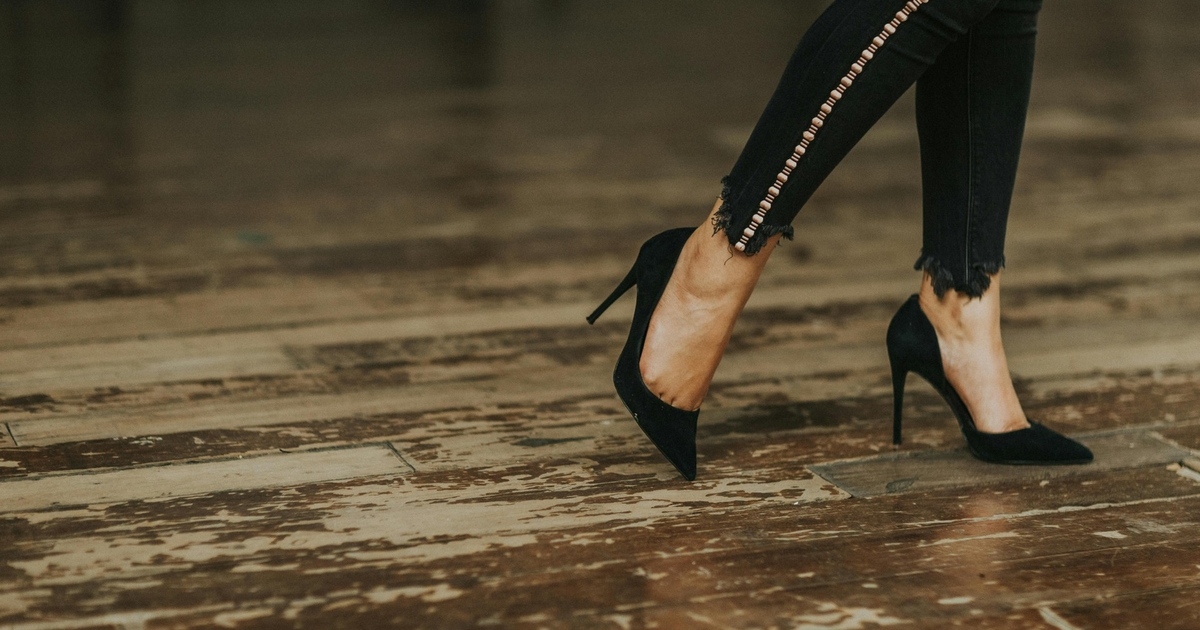 Kvinnens føtter gjorde vondt av skoene hennes: Så oppdaget hun den ...