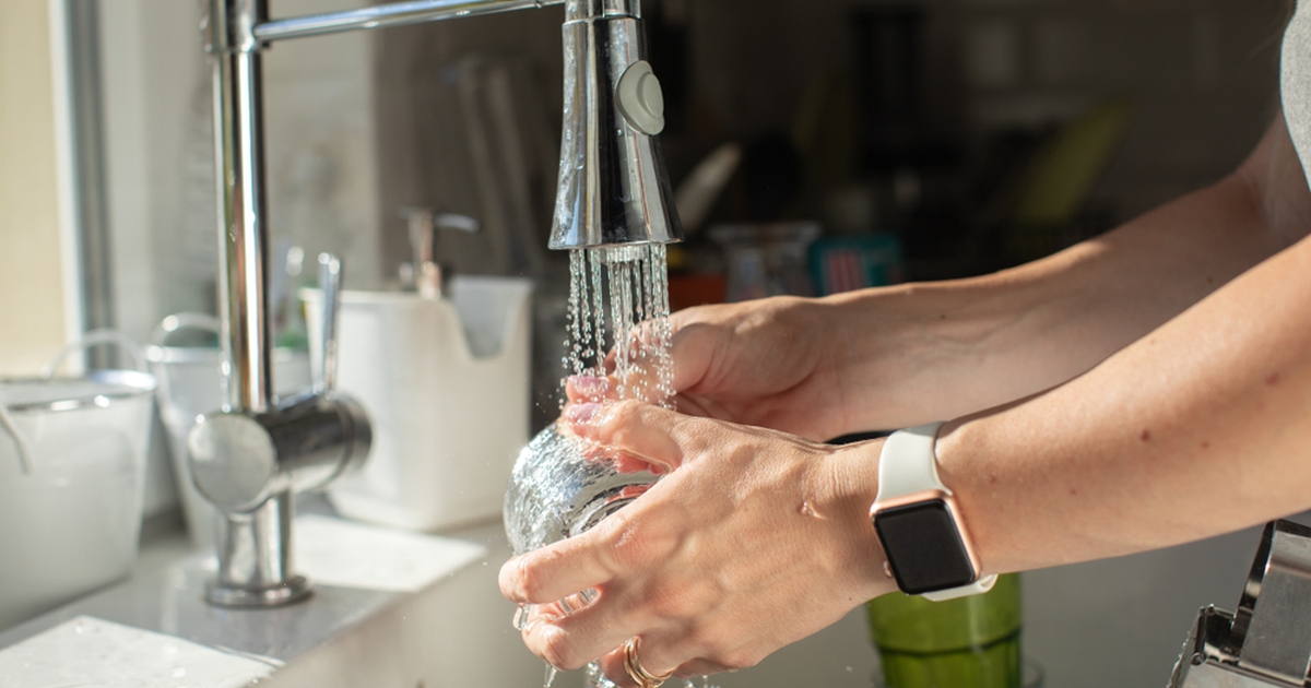 Husholdninger bør droppe oppvask for hånd – det kan koste deg dyrt