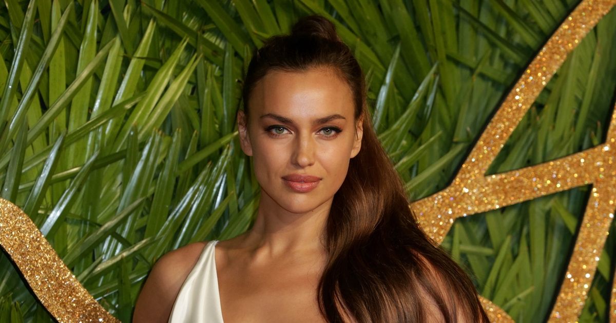Irina Shayk går toppløs på ferie med ekskjæresten