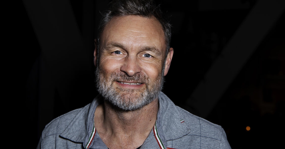 Claus Elming svarer på spørgsmålet, alle har ventet på