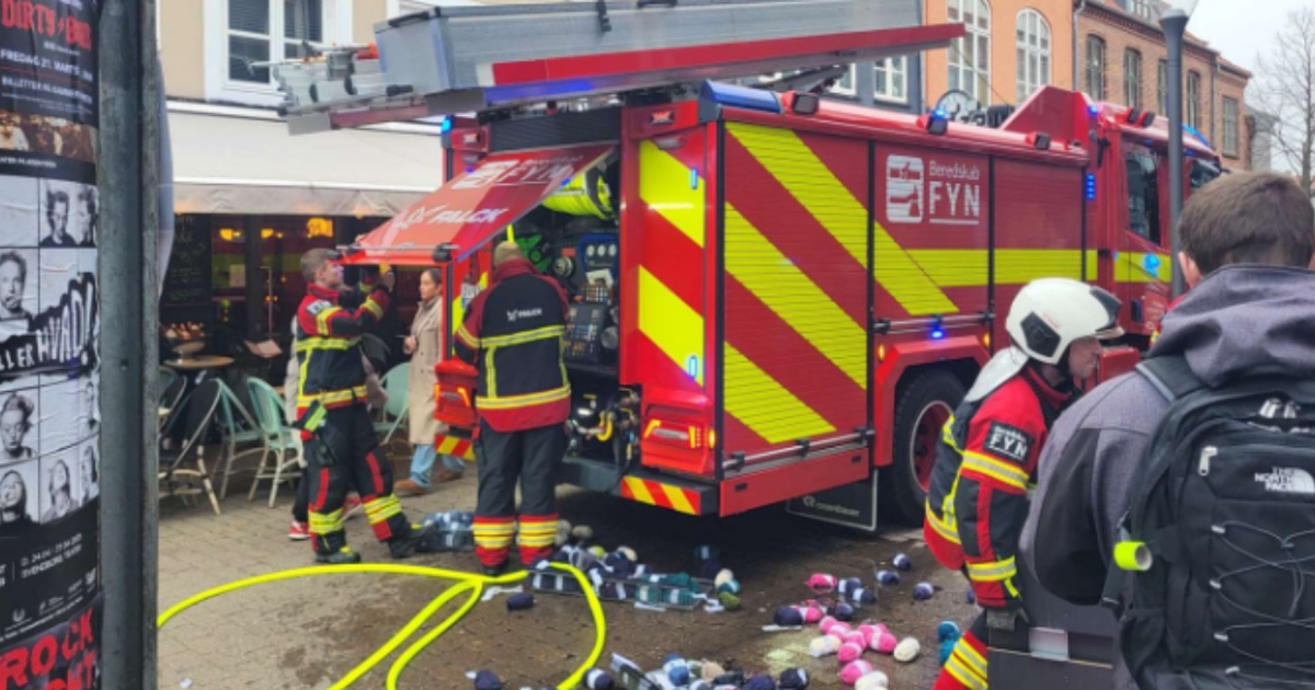 Massiv udrykning ved Kvickly: Brand brudt ud