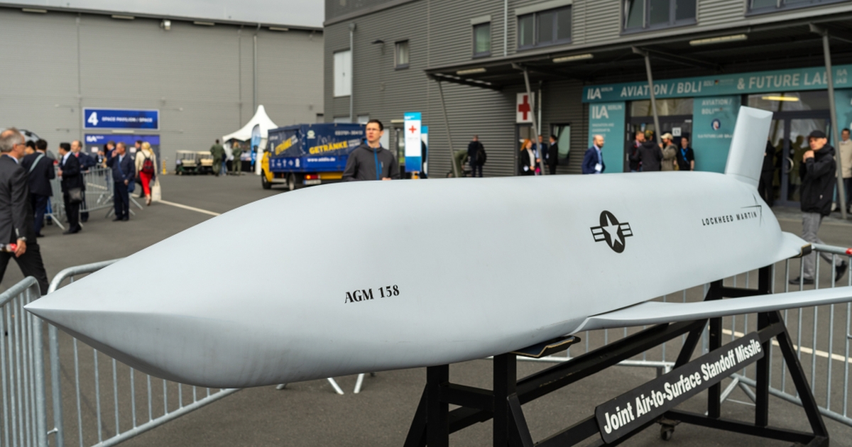 JASSM Missiles May Soon Bolster Ukraine's Defense; It Is a Game Changer