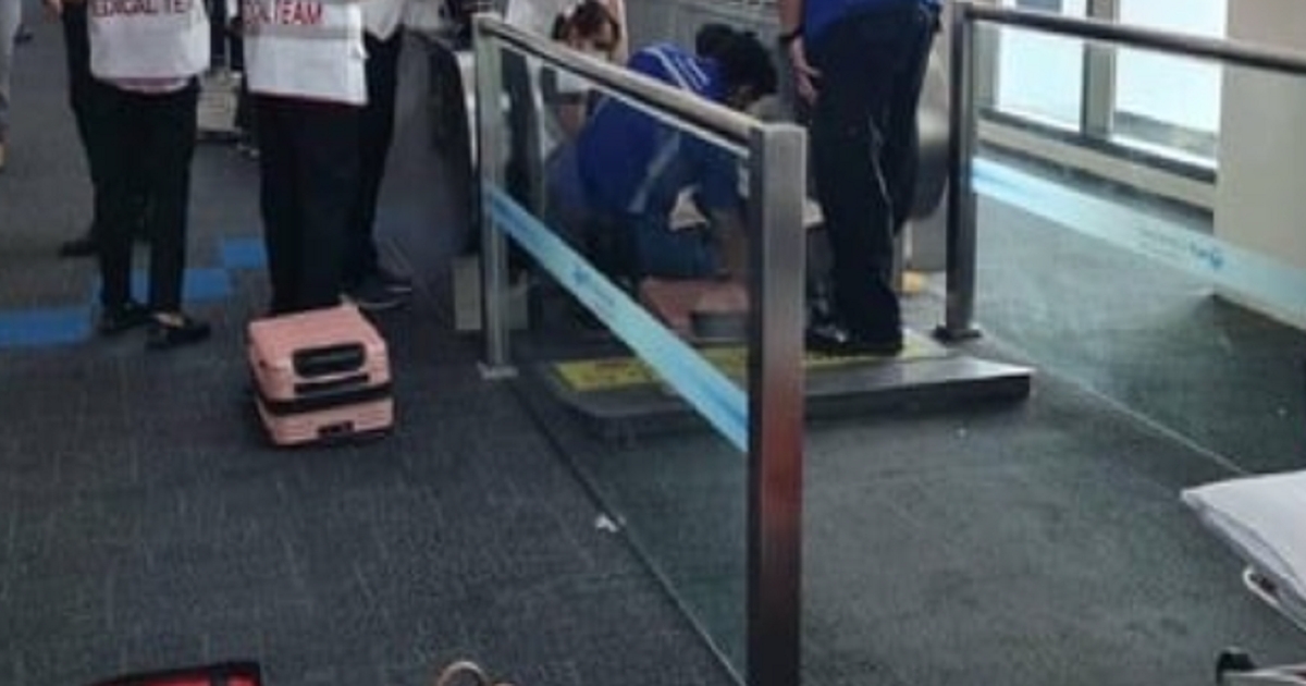 Kvinde falder i en lufthavn: Det ender med at koste hende benet