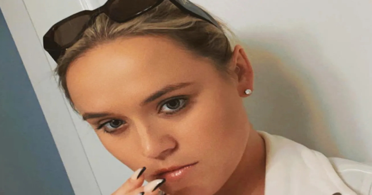 Lily ringer til politiet for at anmelde et tyveri: Kort tid efter ...