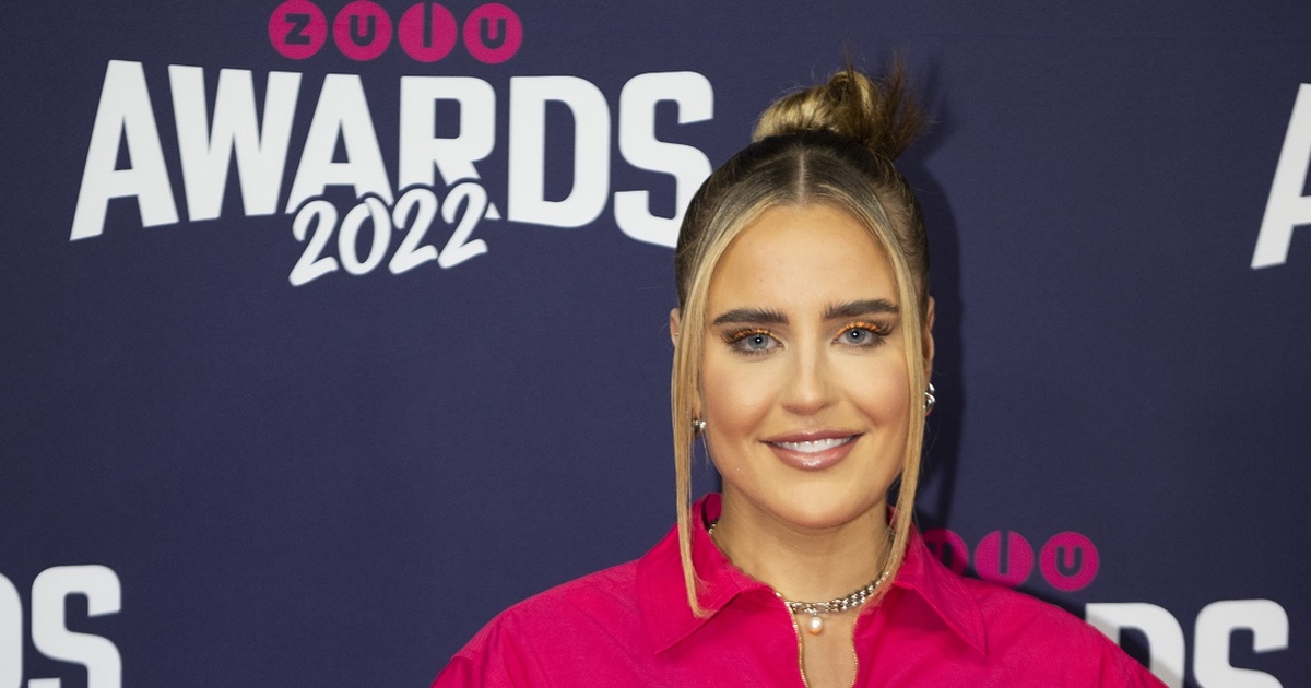 Sarah Bro gør det igen: Smider kludene og overlader næsten intet til ...