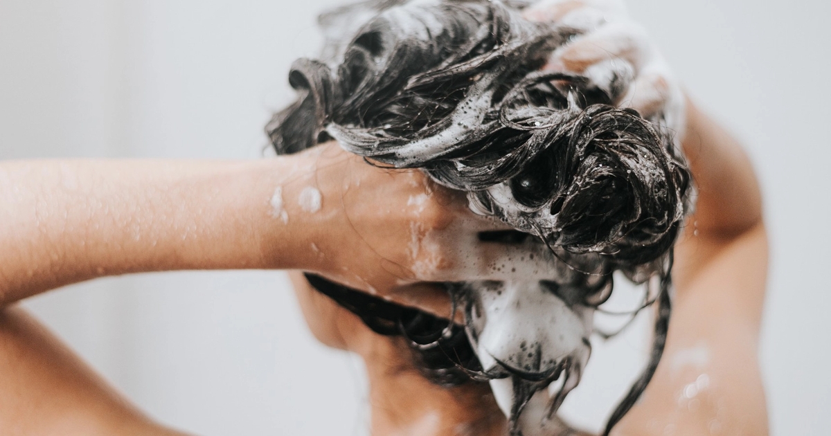 Det er bare én gang du bør vaske håret ditt: Slik vet du når det er på tide