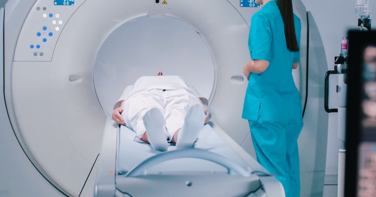 Oops! Mom accompanies daughter to the hospital, X-ray reveals ...