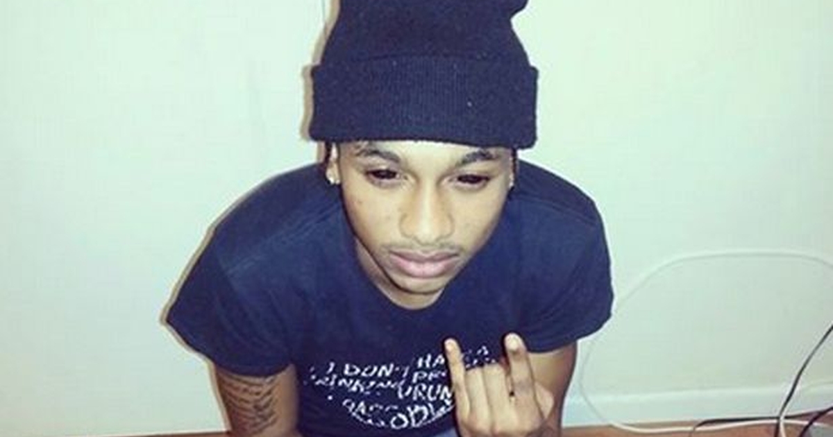 Se billederne: Rapper indlagt efter han tatoverede sine øjne