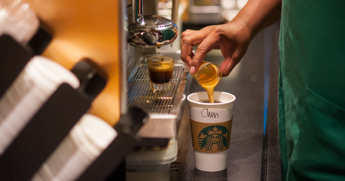 Ny Starbucks-variant: Du gætter aldrig, hvad de kommer i kaffen