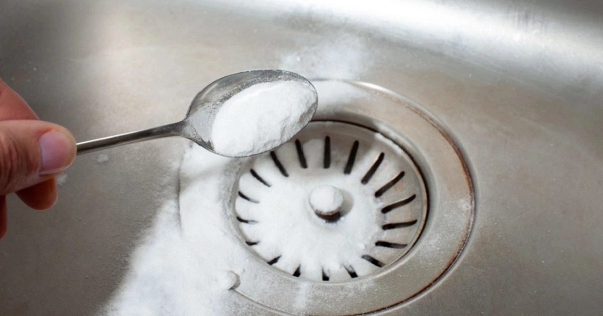Plumber Swears by These Tricks: How to Easily Fix a Clogged Sink ...