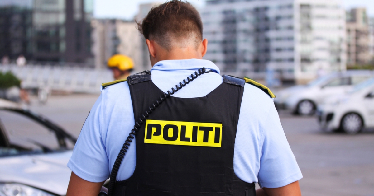 Tidligere dansk politibetjent anklaget for at være "seriekrænker"