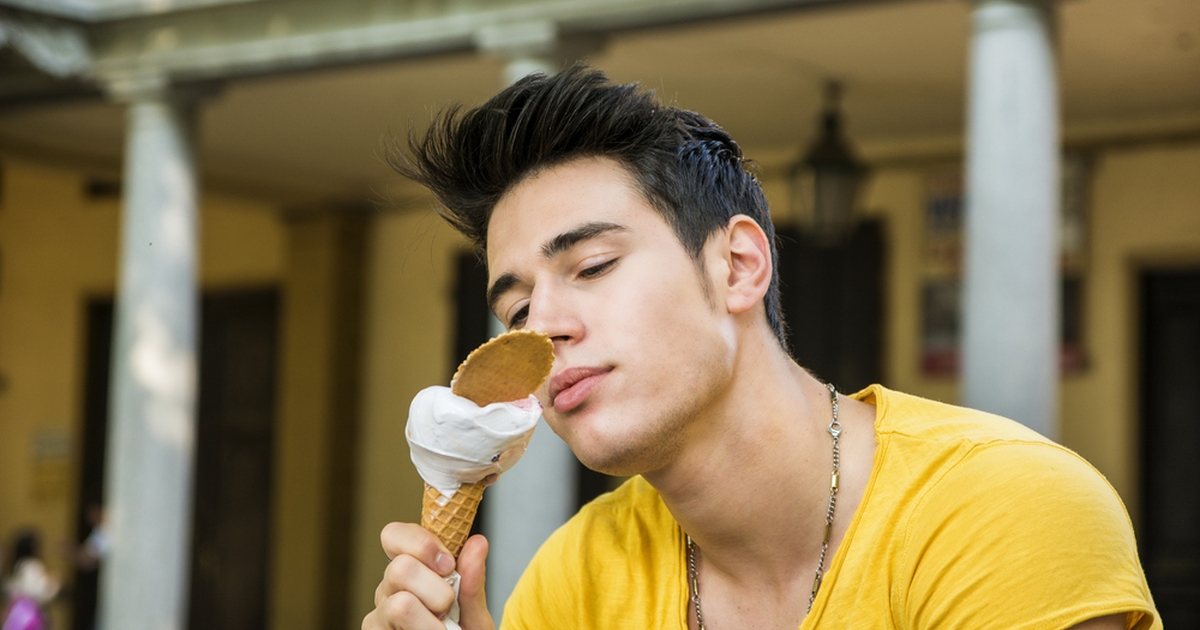 Fik bøde på 3300 kroner for at spise is