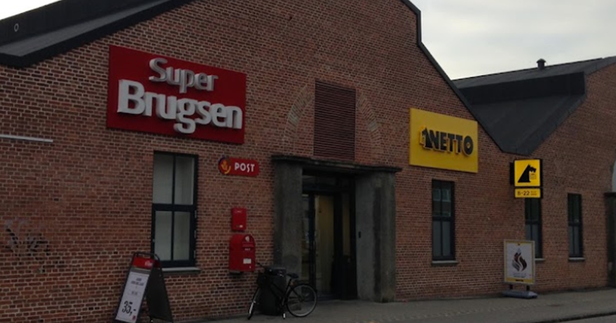 Efter forbud mod børn: Nu fjerner det ene supermarked skiltet igen